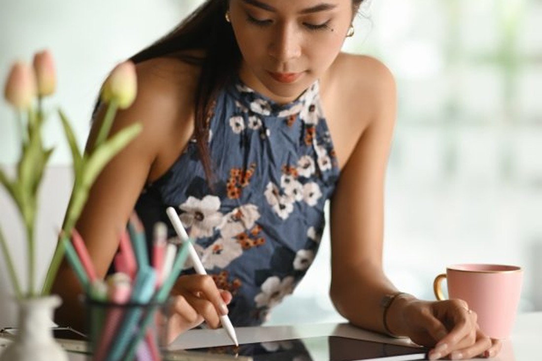 How to Draw a Sunflower on Paper and a Tablet | Art Life Today